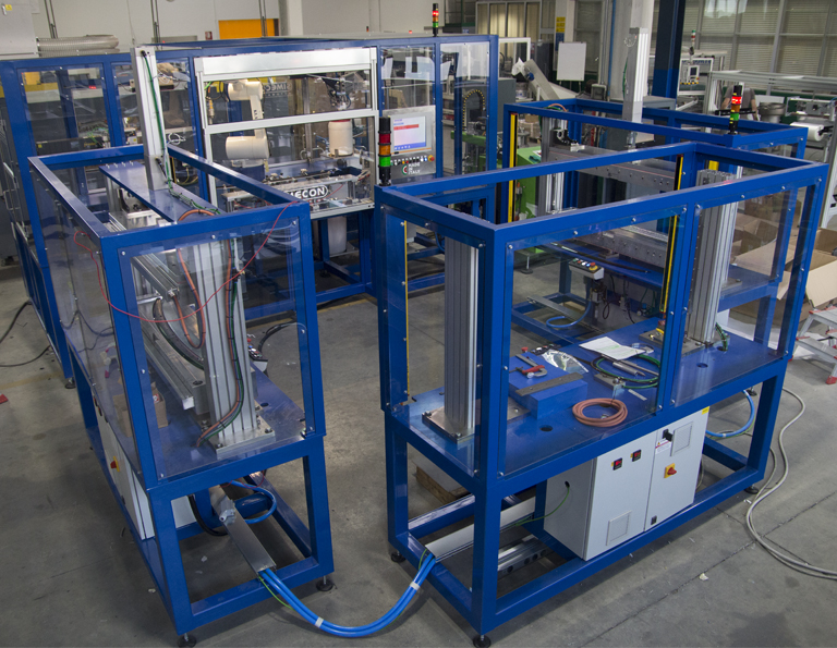 Isola robotizzata per assemblaggio spoiler - Simecon